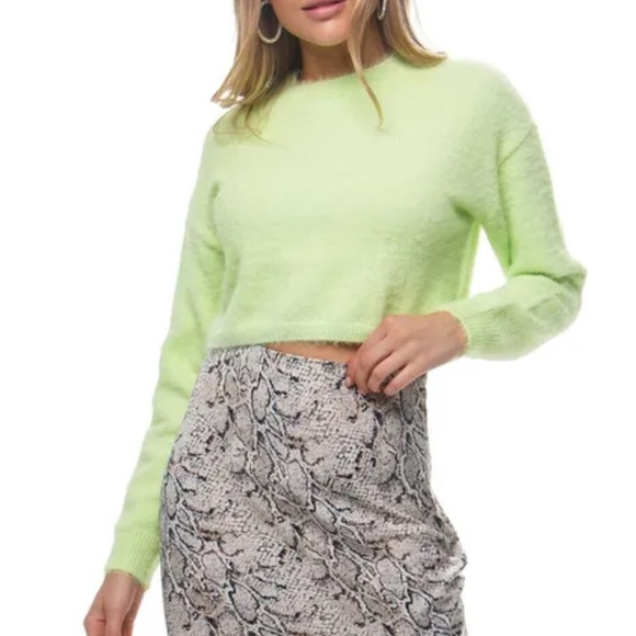 Bardot | Sweaters | Bardot Fluffy Cropped Sweater | Poshmark